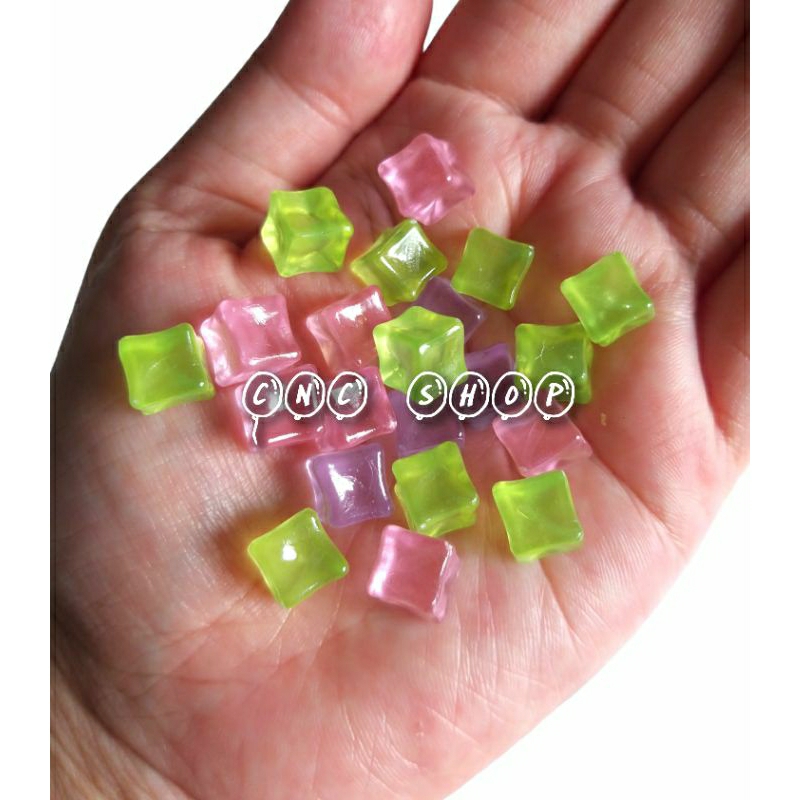 Jual Mainan Es Batu Kotak Mini Glow in the dark bisa Nyala dalam Gelap ...