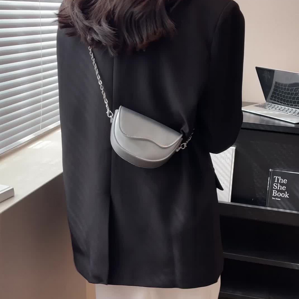 Jual Tas selempang mini wanita muat hp / slingbag mini silver metalik ...