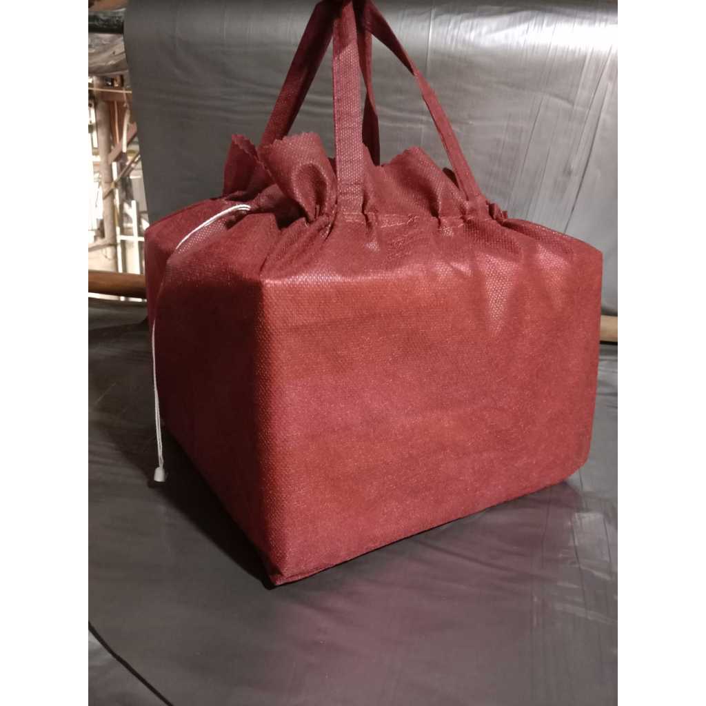 Jual Goodiebag TAS HAJATAN SERUT POLOS box kotak nasi 22x22 isi 12pcs | Shopee Indonesia