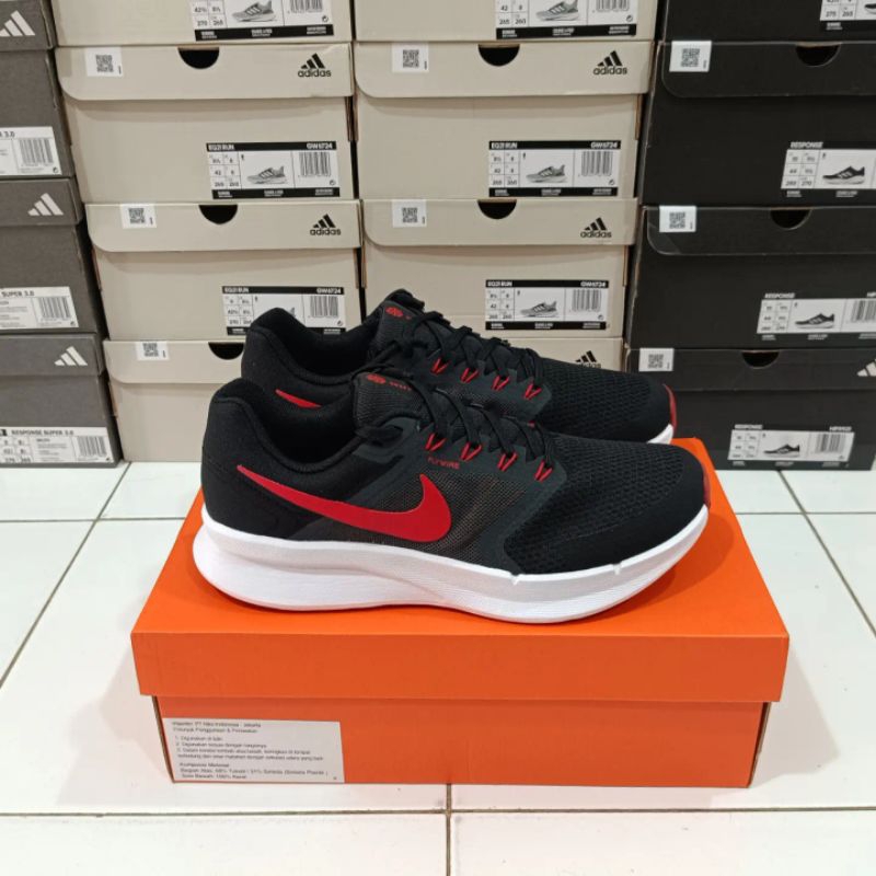 Jual Sepatu Lari Pria Nike Run Swift 3 Black Red Original resmi nike ...