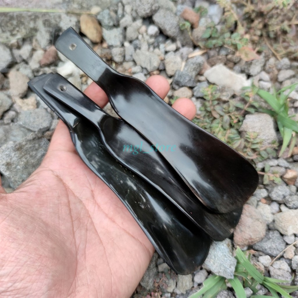 Jual alat bantu memakai sepatu shoehorn / sendok sepatu tanduk kerbau ...