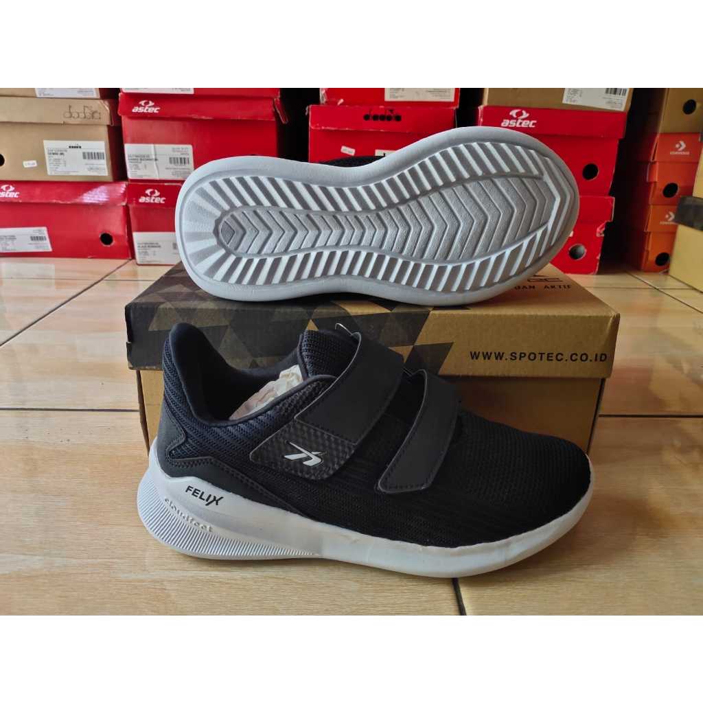 Jual SPOTEC Sepatu Anak Sepatu Sekolah full Hitam dan Hitam putih ...