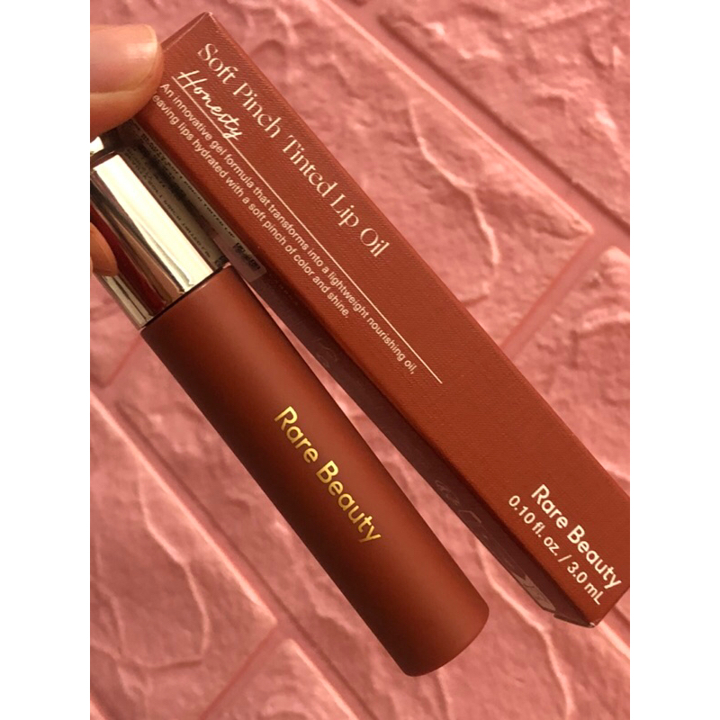 Jual RARE BEAUTY Soft Pinch Lip Oil Honesty Delight Joy | Shopee Indonesia