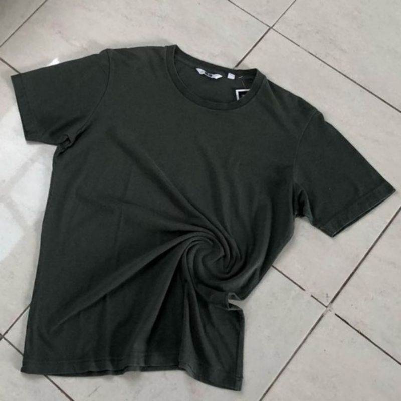 Jual Tshirt Basic Uniqlo | Shopee Indonesia