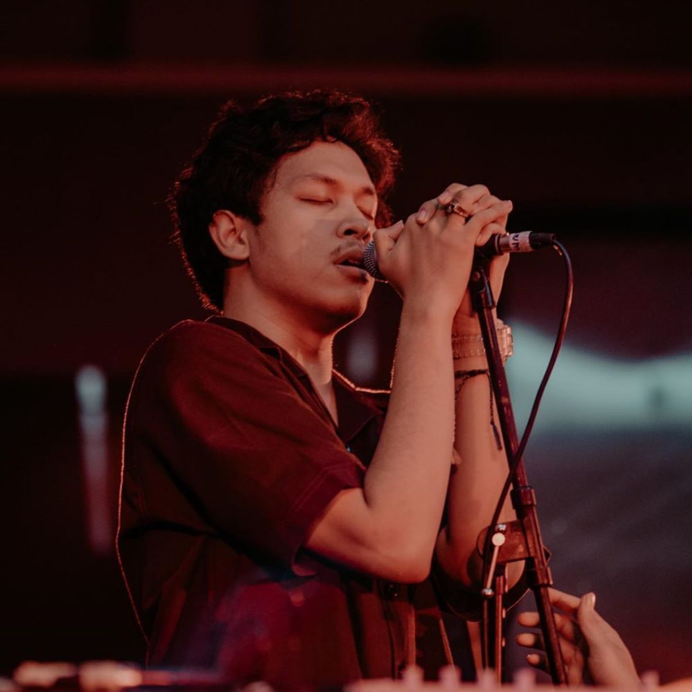 Jual poster band Feast & Hindia (bisa custom foto) | Shopee Indonesia