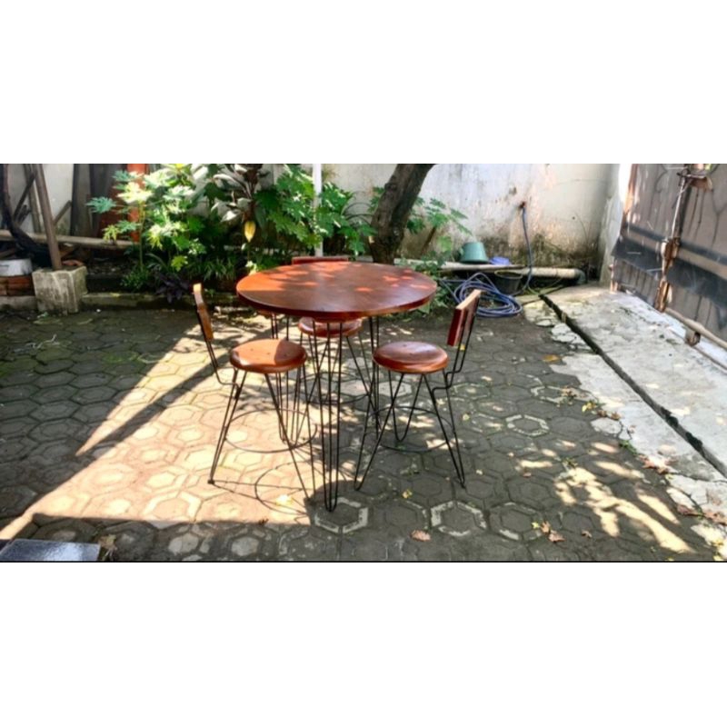 Jual 1 set meja bar/ cafe bulat (d:60 t:75) & 2 kursi cafe sandar ...