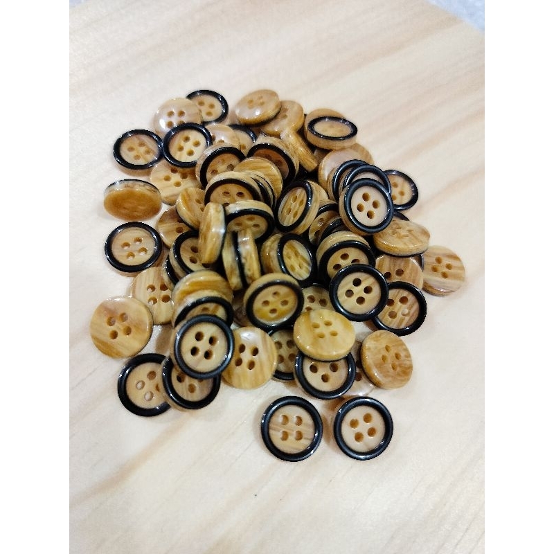 Jual kancing kemeja kayu kopitiam uk 18L kancing kayu premium(12gross ...