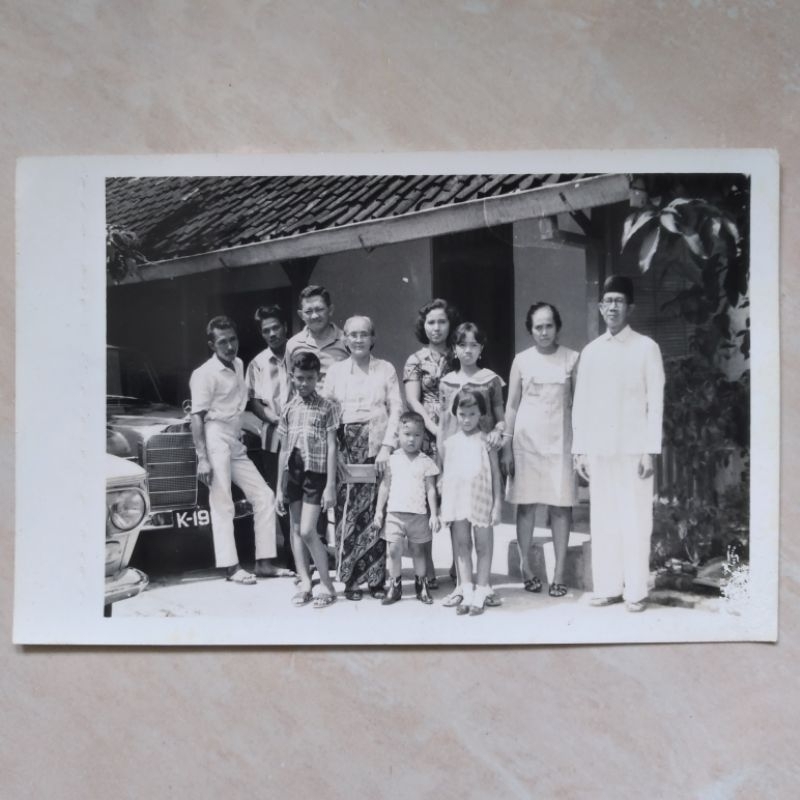 Jual Foto Kuno Lawas Jadul Keluarga dan Mobil Mercy 1960 an - YN906 ...