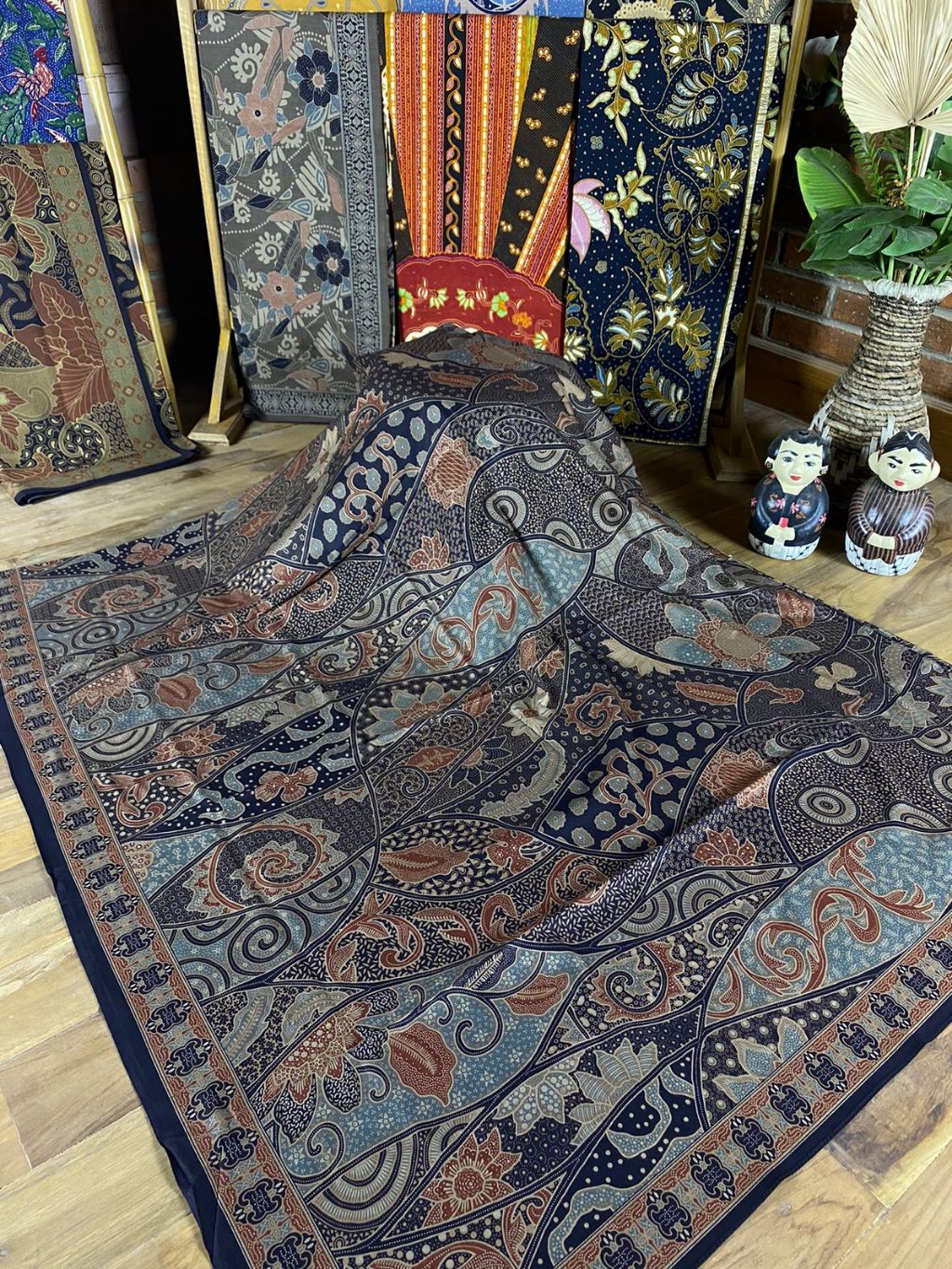 Jual Kain Batik SOLO (Cabut Alusan) motif galaran abstrak | Shopee ...