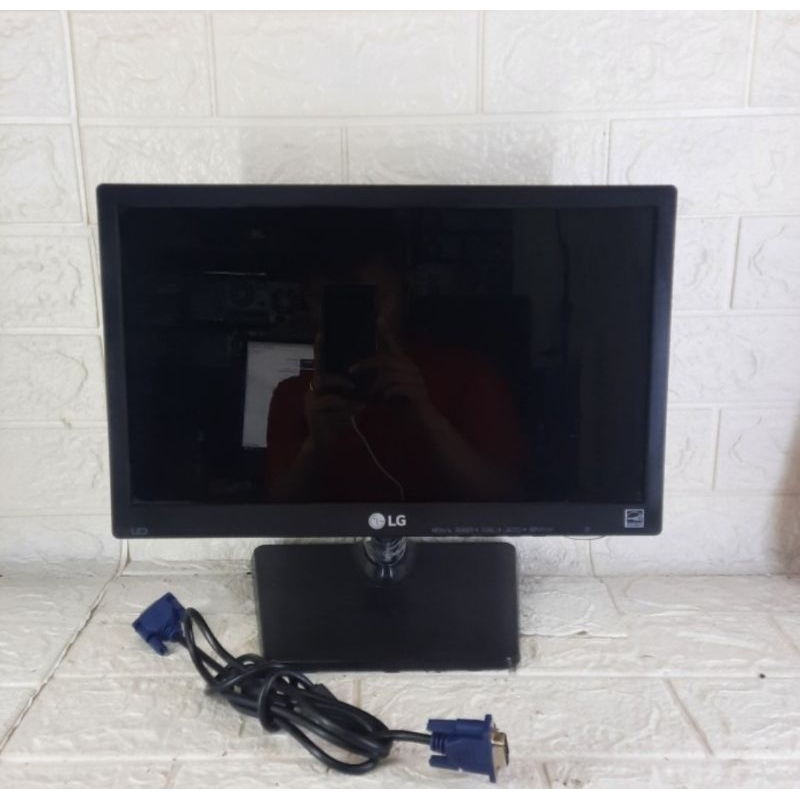 Jual MONITOR LG 16 INCH LED LENGKAP KABEL | Shopee Indonesia