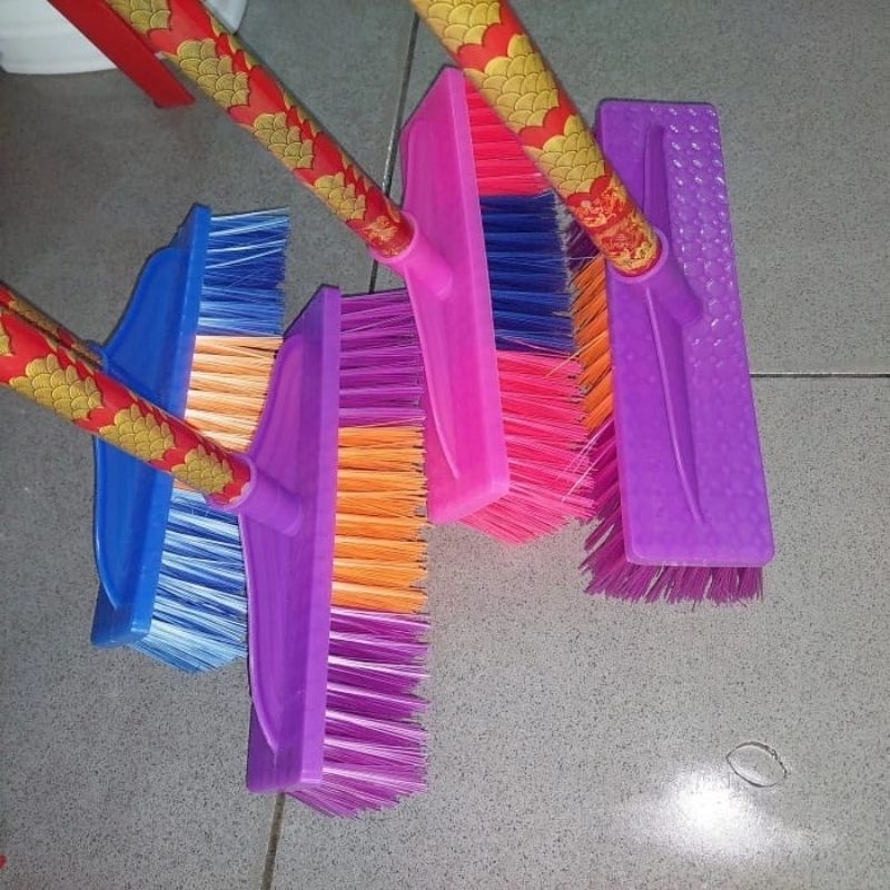 Jual SIKAT LANTAI PANJANG GAGANG KAYU / SIKAT LANTAI PLASTIK | Shopee ...