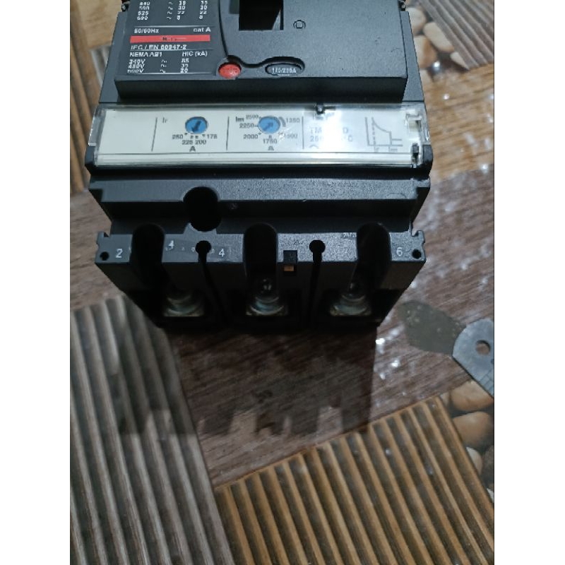 Jual Mccb schneider NSX250F 3x250 LV431630 NSX 250F 3p 250@ TM250D ...
