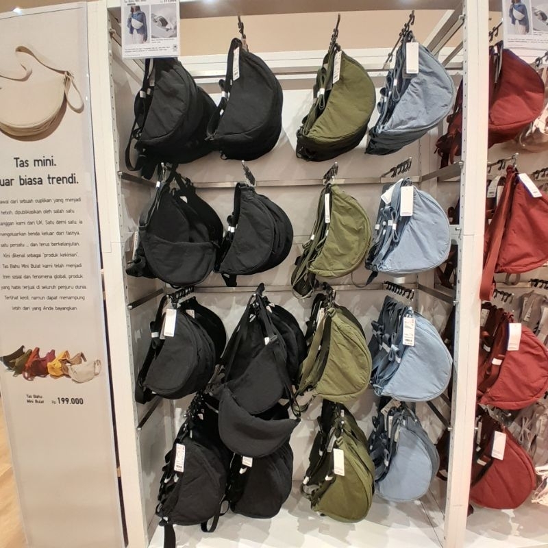 Jual TAS BAHU MINI BULAT UNIQLO ORIGINAL READY ALL WARNA | Shopee Indonesia
