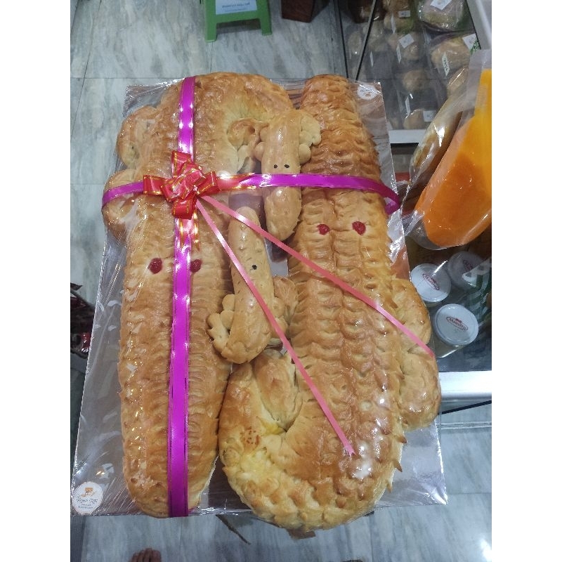 Jual ROTI BUAYA SEPASANG ACARA ADAT PERNIKAHAN SESERAHAN CROCODILE ...