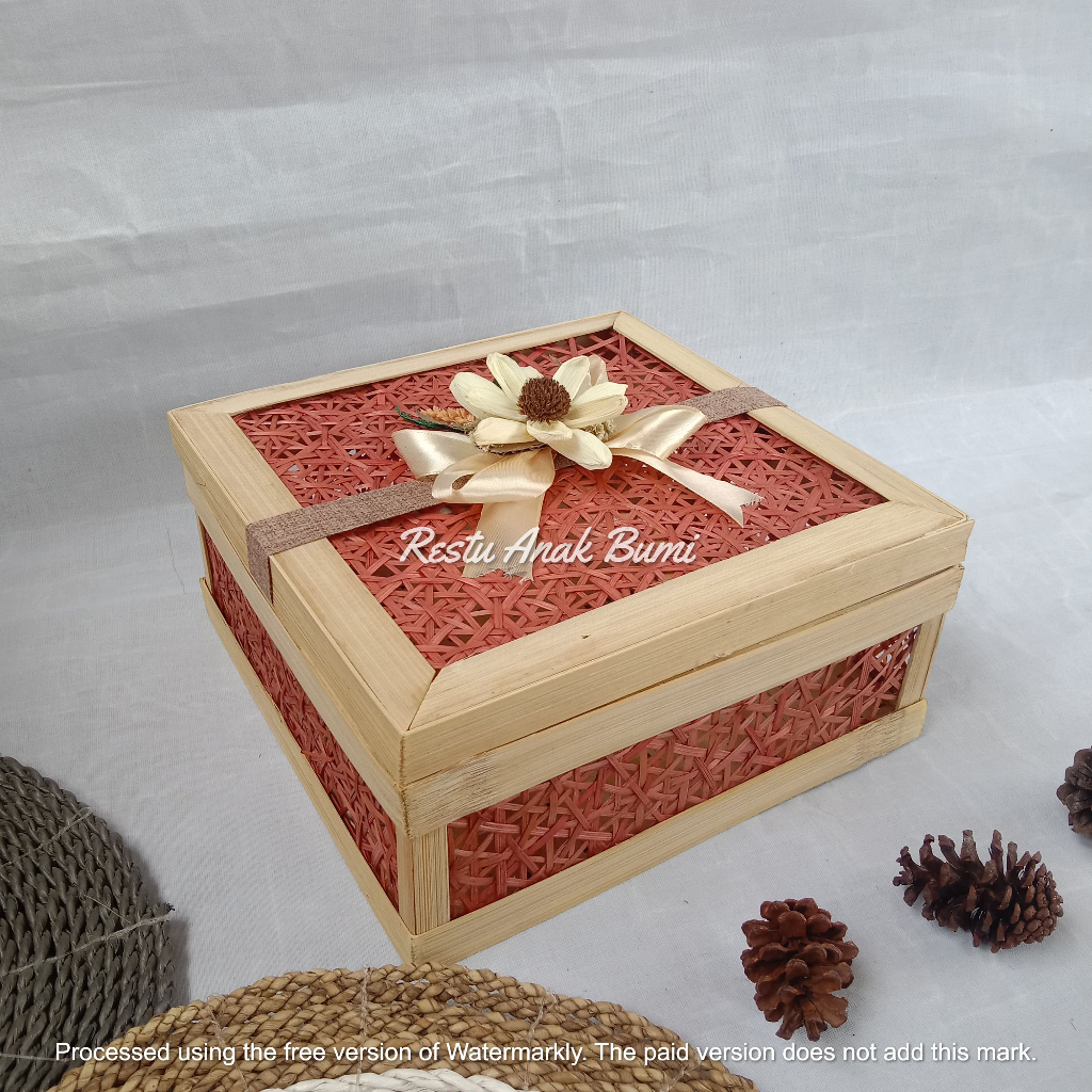 Jual Box Motif Truntum Warna Merah 25cm Pita| rantang kotak anyaman ...