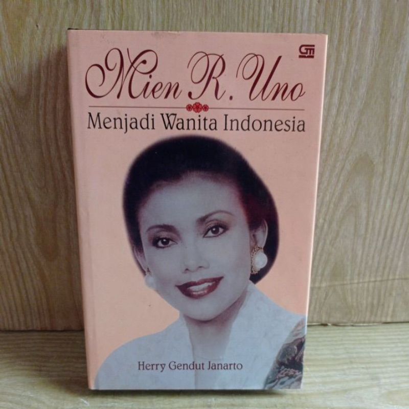 Jual MIEN R. UNO MENJADI WANITA INDONESIA by Herry Gendut Janarto ...