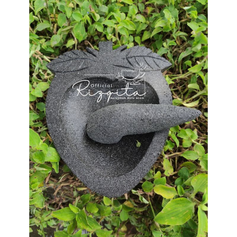 Jual cobek batu asli gunung Merapi karakter buah strawberry (ukuran ...