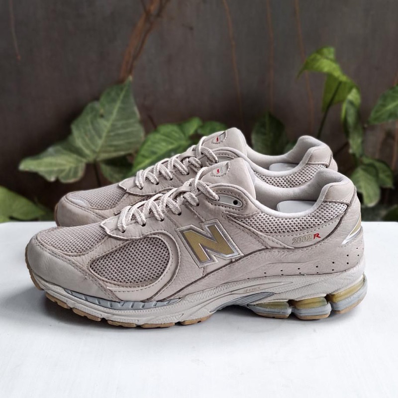 Jual new balance 2002r by req | Shopee Indonesia