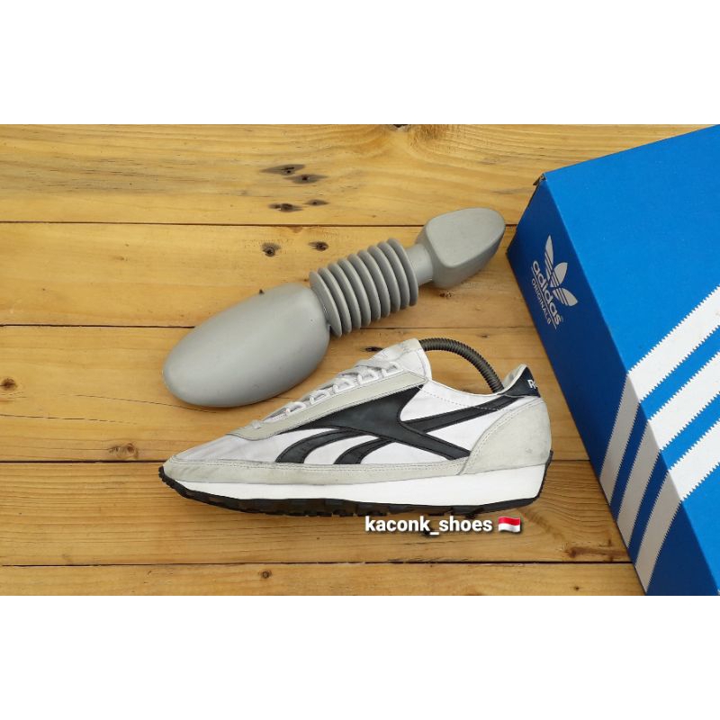 Jual SEPATU SNEAKERS CASUAL REEBOK AZTEC WHITE BLACK ORIGINAL | Shopee ...