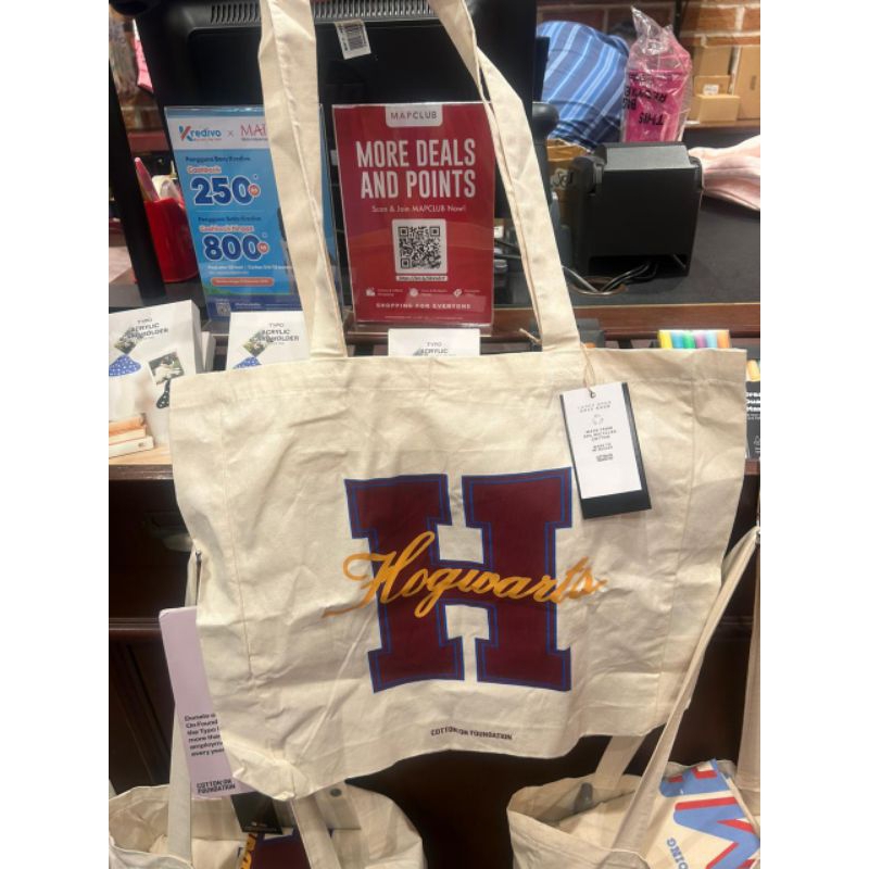 Jual Totebag Canvas Typo x Harry Potter "Hogwarts" Series | Shopee ...