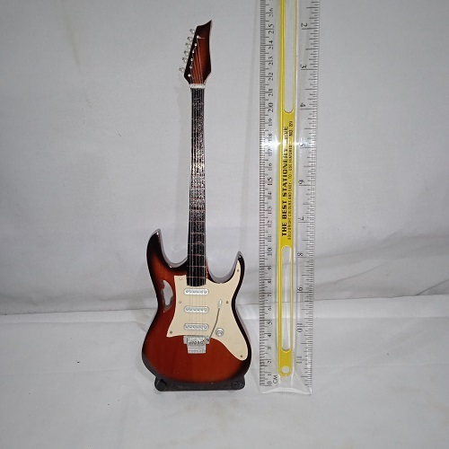 Jual Miniatur Gitar Elektrik Model Fender Bahan Kayu Free Dudukan/Stand ...