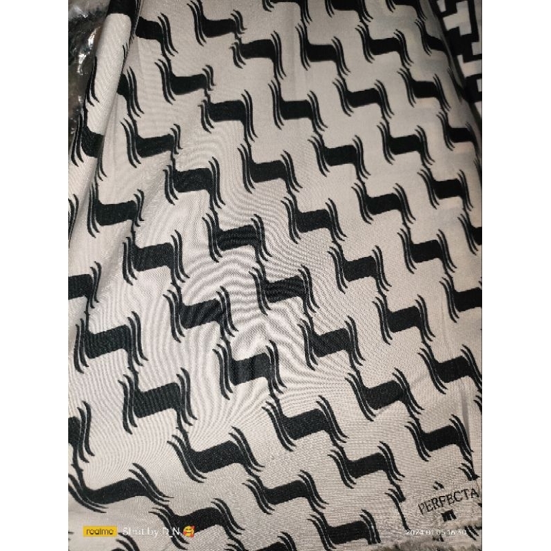 Jual KAIN BSY MOTIF MONOKROM LEBAR 115cm | Shopee Indonesia
