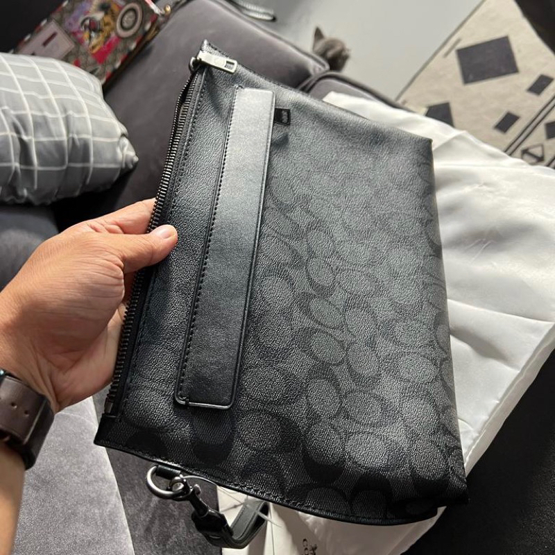 Jual Coach Clutch Men Structured Pouch In Signature Original | Shopee ...