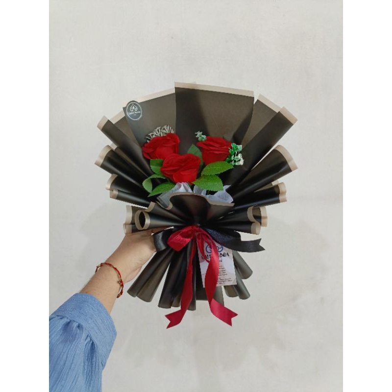 Jual Buket Bunga Mawar 3 kuntum/ buket bunga wisuda/ buket lamaran ...