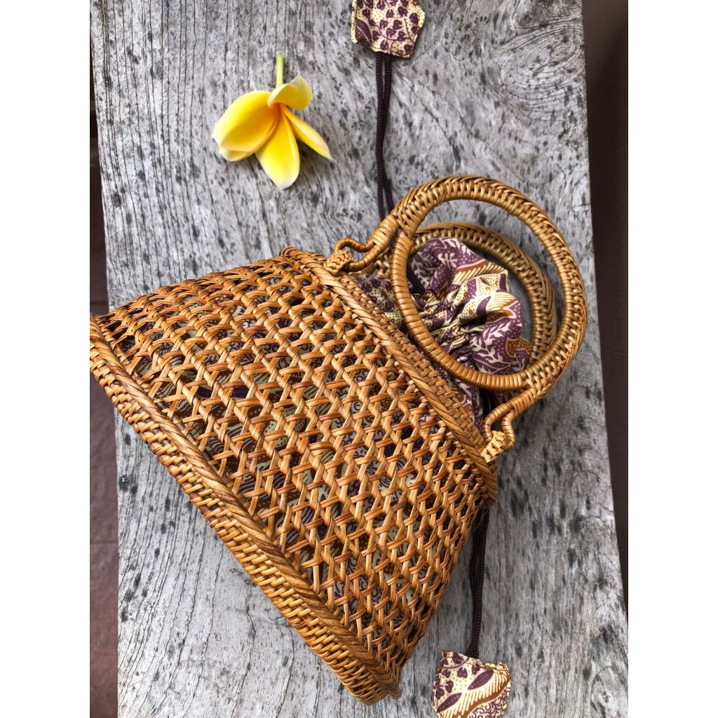 Jual Ruya ate handbag / tas anyaman rotan / tas rotan bali | Shopee ...