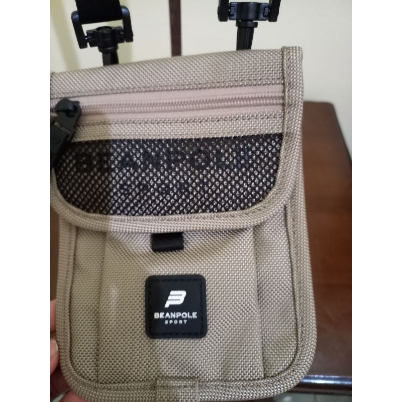 Jual beanpole sport mini sling bag, unisex. like new. size 11,5 x 14,5 ...