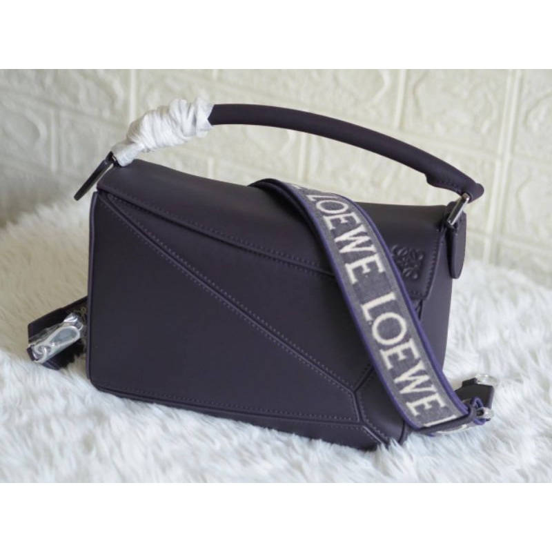 Jual LOEWE small puzzle bag in calfskin 24cm | Shopee Indonesia