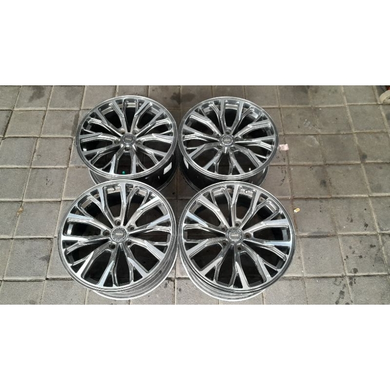 Jual VELG SEKEN MOBIL RACING MOMO RING 18 LEBAR 8 ET 42 BAUT 5X114.3 ...