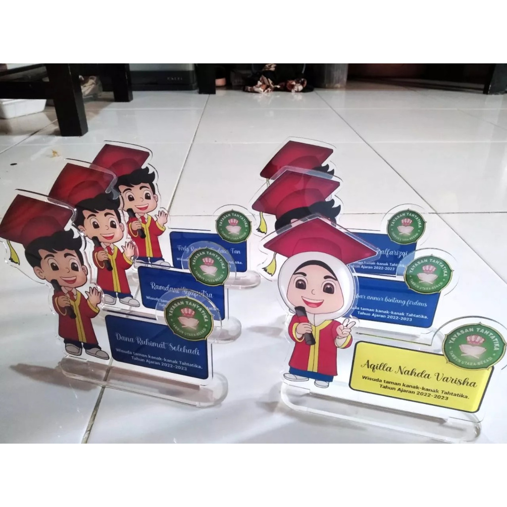 Jual Plakat Custom Costum Nama Gelar Full Akrilk Acrylic / Kado Wisuda ...