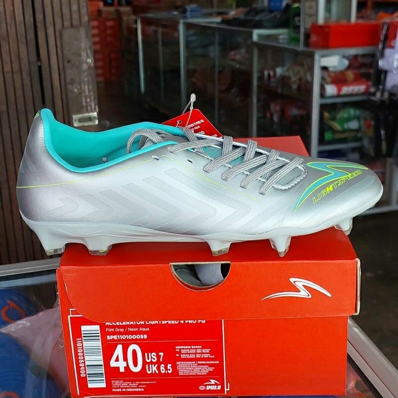 Jual sepatu bola kaki merek specs(sebelum belanja tanya dulu stok nomor ...