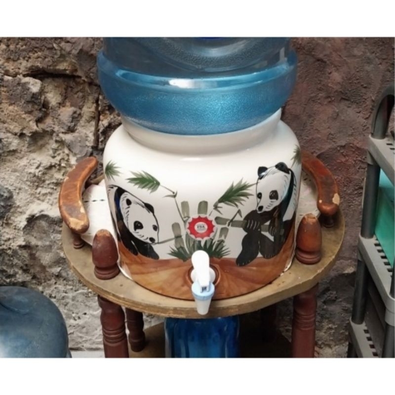 Jual Guci Keramik Galon Air Trisensa Motif Lukis Ukir / Guci Galon Air ...