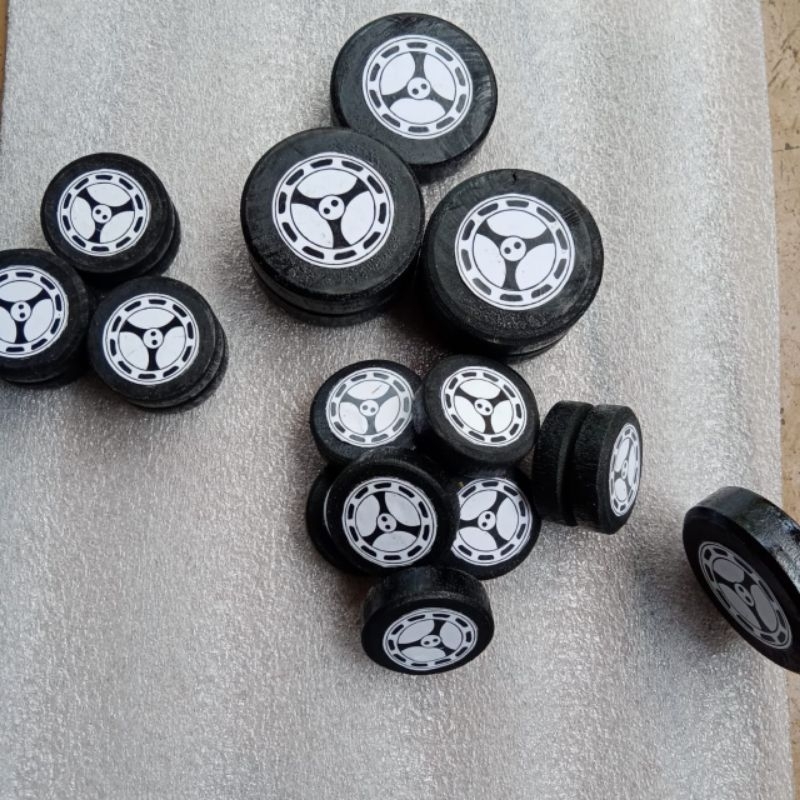 Jual Roda Mobil mainan ukuran 4cm | Shopee Indonesia