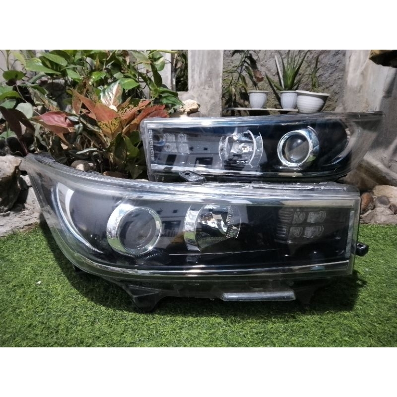 Jual headlamp Innova reborn venturer mika dalam hitam 2016-2022 kondisi ...