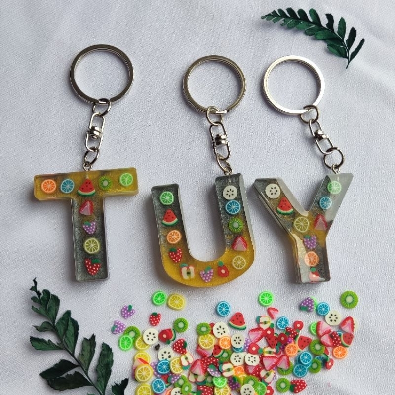 Jual Gantungan Kunci Huruf/Initial Keychain Custom Bahan Resin Aneka ...