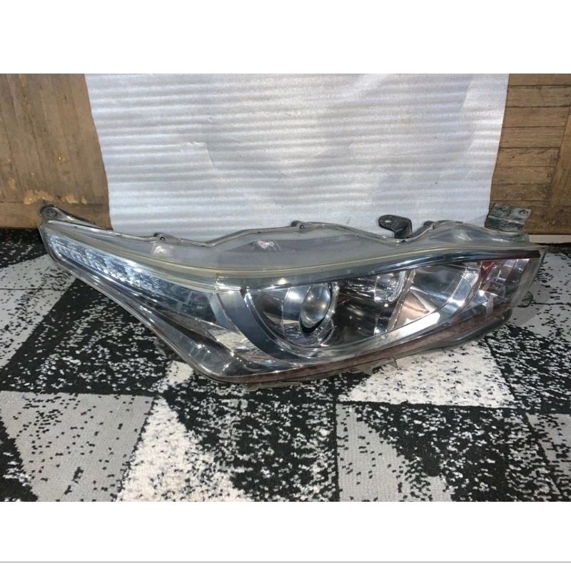 Jual headlamp lampu depan utama lampu sorot toyota yaris 2015 2016 2017 ... Jual headlamp lampu depan utama lampu sorot toyota yaris 2015 2016 2017 ...