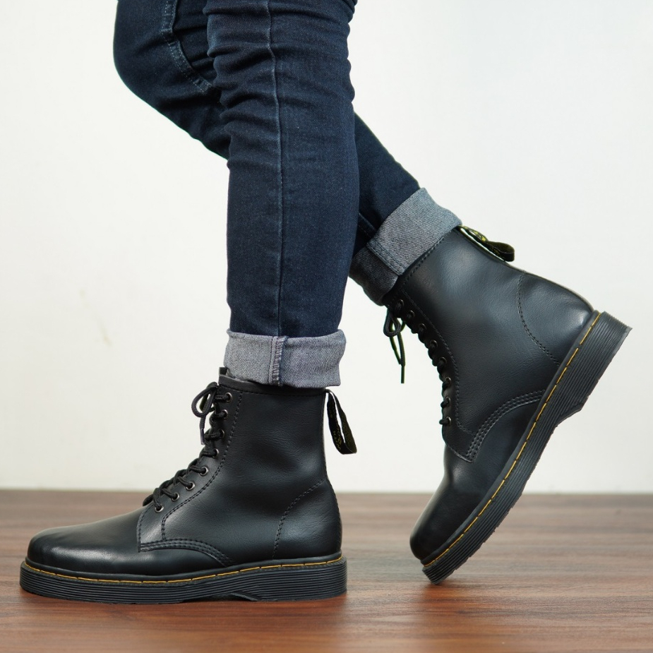 Jual SEPATU Boots docmart Dokmar 8 hole / Lubang Klasik Pria Wanita ...