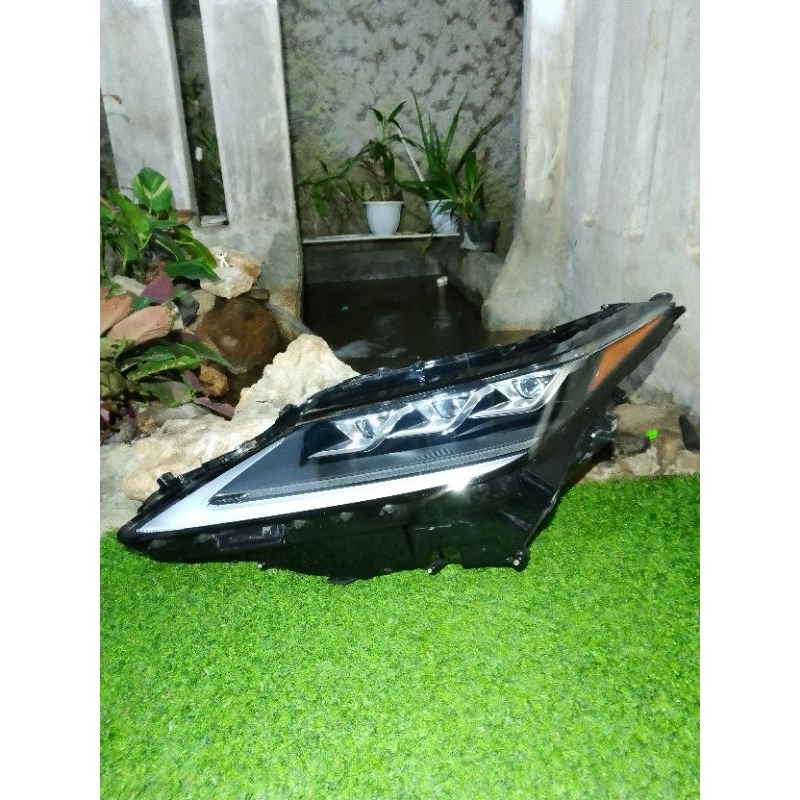 Jual Headlamp Lexus RX300 F Sport 2020-2023 kiri/LH kondisi 98% masih ...