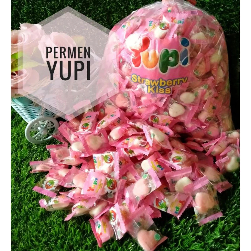 Jual YUPI LOSS STRAWBERRY KISS 500 GRAM | Shopee Indonesia