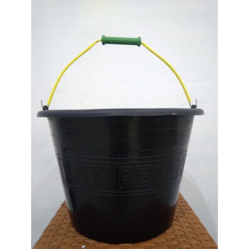 Jual Ember Cor 18 Hitam / Ember Plastik Anti Pecah Cor 18 / Ember Air ...