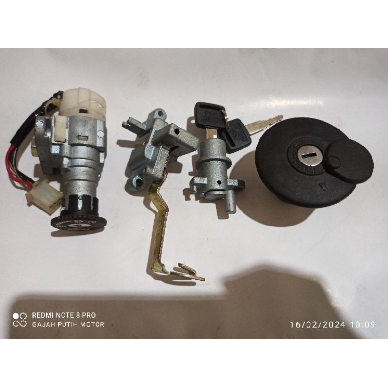 Jual kunci kontak set tutup tanki kunci jok sanex venus 50cc | Shopee ...