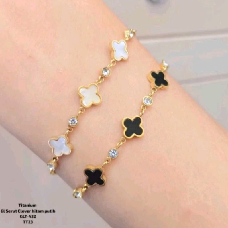 Jual Gelang Tangan Serut Wanita Daun Bunga Clover Bolak Balik/Gelang ...