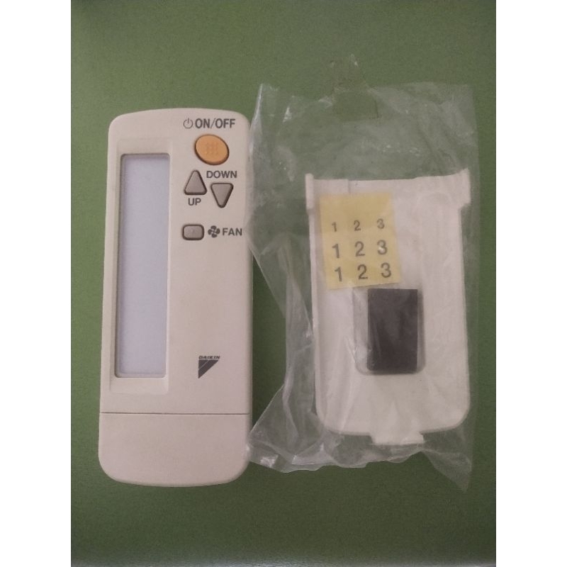Jual Remote ac Daikin BRC4C153 new original | Shopee Indonesia