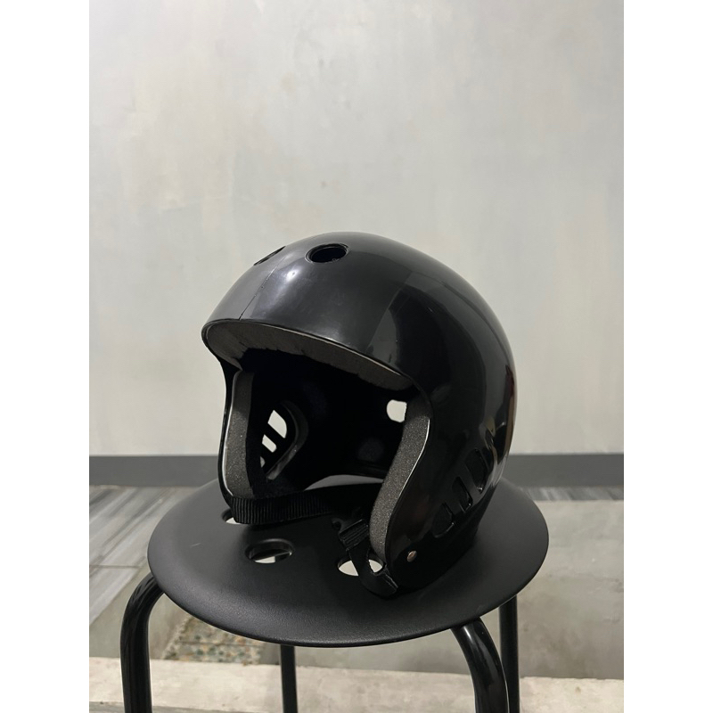 Jual HELM RAFTING/SKATE BOARD/ARUM JERAM HITAM GLOSY | Shopee Indonesia