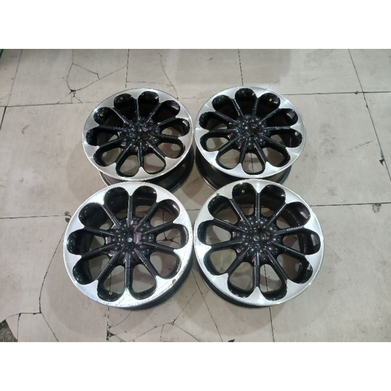 Jual Velg mobil bekas racing momo ring 16 lebar 7 et 40 cocol ertiga,x ...