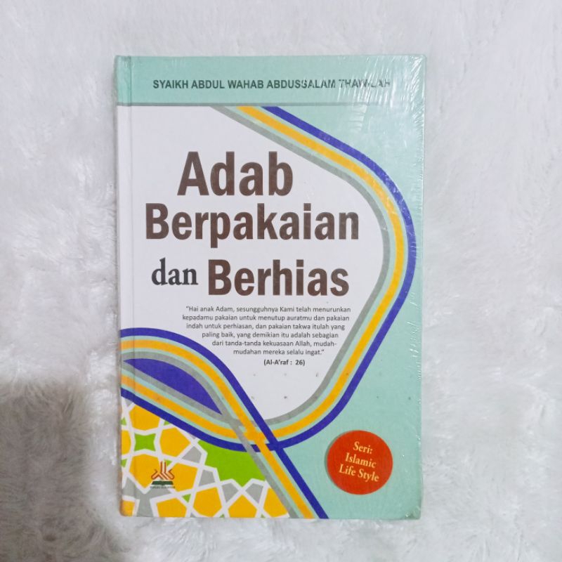 Jual Buku Adab Berpakaian dan Berhias by Syaikh Abdul Wahab A.T ...