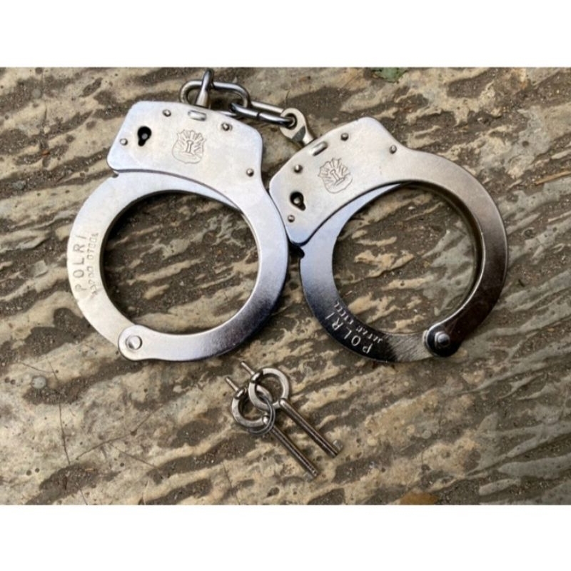 Jual BORGOL LENGAN / BORGOL POLISI BESI 1 SET HANDCUF | Shopee Indonesia